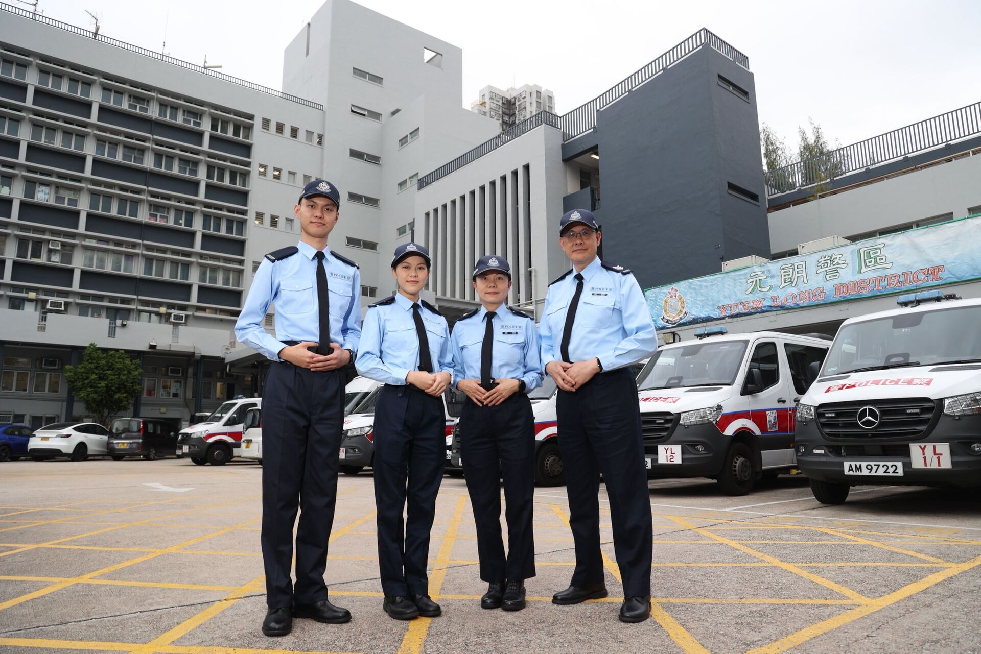 一家四口同披警服 延续心系社会